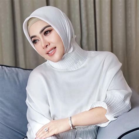 ≡ 10 Model Hijab Terpopuler Ala Selebriti Indonesia Cakep Banget