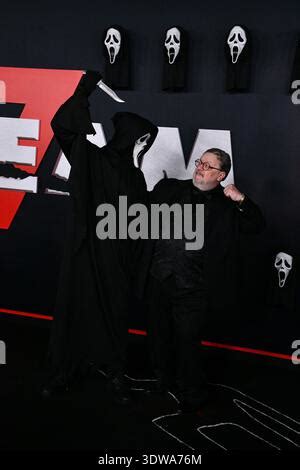 L R Roger L Jackson And Ghostface At The Paramount Pictures Scream