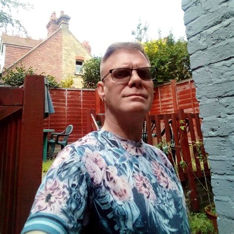 Marcuse Good Vibes Happen On The Tides Oisín Pawsomedoctor In His Marcuse Aloha Yellow