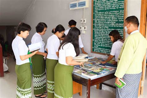 ကျောက်ဖြူမြို့တွင် စာဖတ်ရှိန်မြှင့်တင်ရေး ရွေ့လျားစာကြည့်တိုက် Mobile Library ဖြင့် စာအုပ