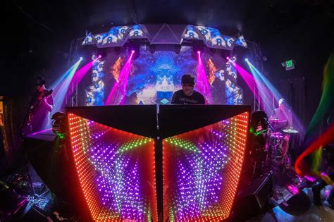 Wei Chi Field Wei Chi Field Updated Their Cover Photo