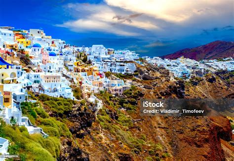 탁 트인 여름 여행지 여행 개념 일몰 경치 좋은 유명한 풍경 산토리니 섬 이아 그리스 칼데라 전망 화려한 구름 꿈의 도시 풍경 휴가 파노라마 놀라운 야외 장면 0명에 대한