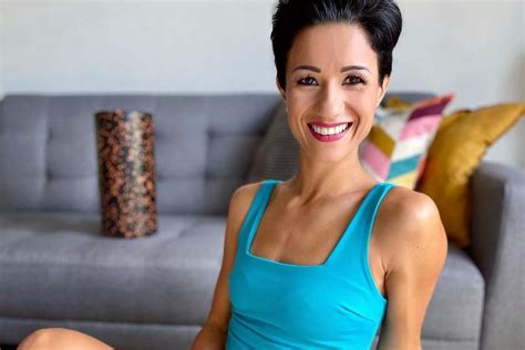 Hatalmas Terpeszben Kilógó Mellekkel Fotózták Széphalmi Juliskát