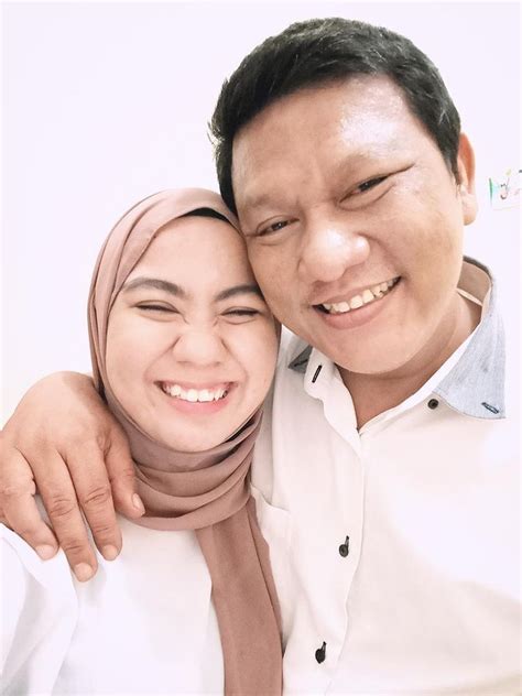 Viral Potret Seorang Guru Yang Nikahi Muridnya