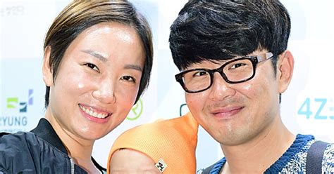 [포토엔]정경미 윤형빈 부부 붕어빵 아들위해 하트 팡팡