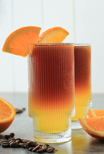 아이스 오렌지 에스프레소 커피 목테일 콜드 브루 토닉 스프리츠 온 화이트 배경 커피숍 컨셉 메뉴 에스프레소에 대한 스톡 사진 및 기타 이미지 Istock