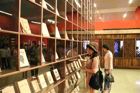 校工会党支部组织参观纪念马克思诞辰200周年主题展览 中央财经大学工会