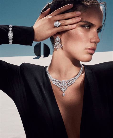 Pin By Shirley Lam On Dongchi摩飞 Jewellery Fashion Shoot Jewelry