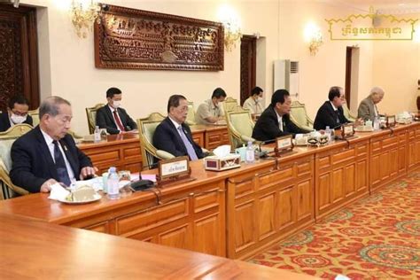 សម្តេចវិបុលសេនាភក្តី សាយ ឈុំ ដឹកនាំកិច្ចប្រជុំគណៈកម្មាធិការអចិន្ត្រៃយ៍ព្រឹទ្ធសភា សារព័ត៌មាន