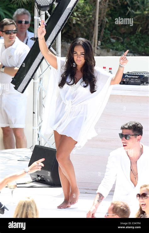 Tamara Ecclestone Shows Off Her Big Diamond Ring And A Blinging Wedding Bracelet As She