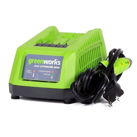 Аккумуляторы и зарядные устройства в фирменном магазине GreenWorks