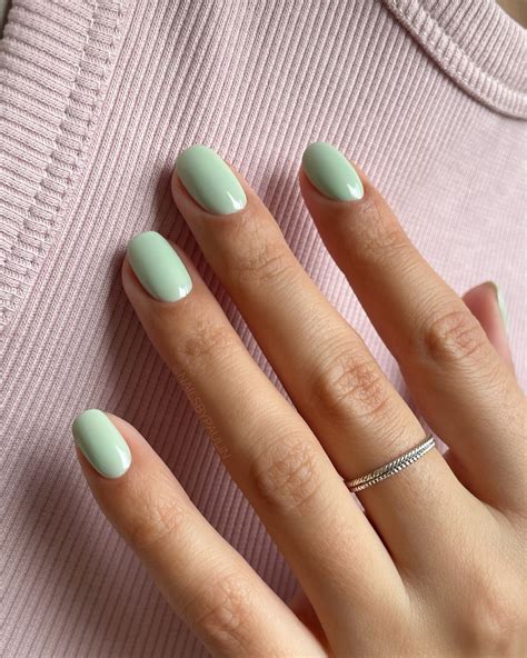 23 Classy Green Short Nail Inspo 2025 Drexplains