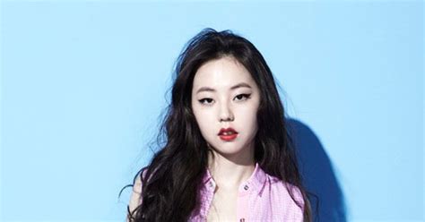 소희 과감한 노출화보 잘록허리 매끈 각선미