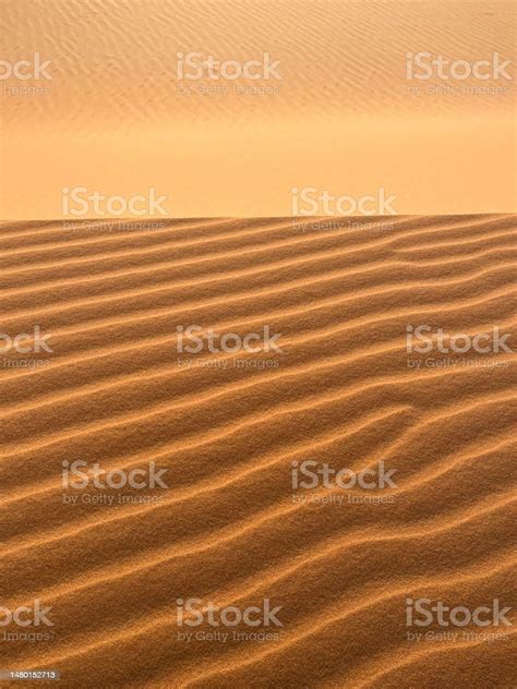merzouga erg chebbi 모래 언덕 모로코 아프리카 사하라 사막의 모래 언덕의 세부 사항 기하학적 패턴을 형성하는