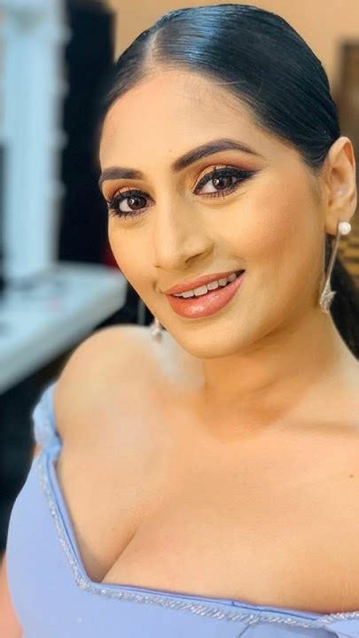 දිනක්ශි කිව්ව හරි 👍 එයාගෙ වෙනස්ම මාරම ලස්සනක් තියෙන්නෙ ️😍 Youtube