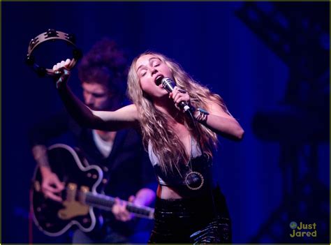 Zella Day Says Playing Coachella Is A Badge Of Honor Photo 937880