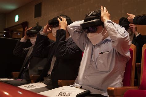 Traditional Performing Arts Meets Mixed Reality Cranemorley