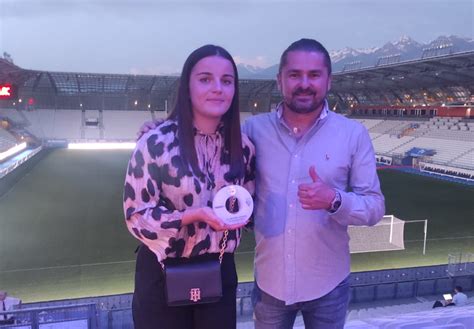 Bravo Enoé Continue De Nous Inspirer Et De Porter Haut Les Couleurs