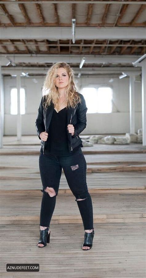 Briana Buckmaster Feet Aznudefeet