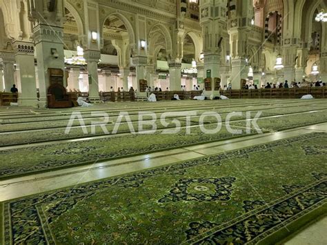 المسجد الحرام من الداخل في مكة المكرمة بالمملكة العربية السعودية، معالم