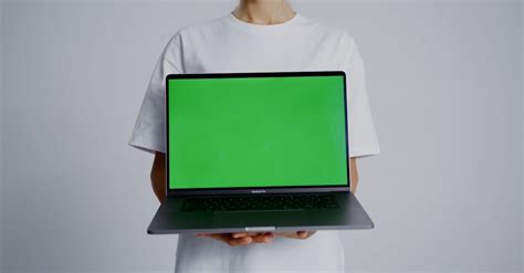 Copy Space 격리 경제 광고하는 그린 스크린 기술 기업 네트워크 노트북 디스플레이 디지털 기기 디지털