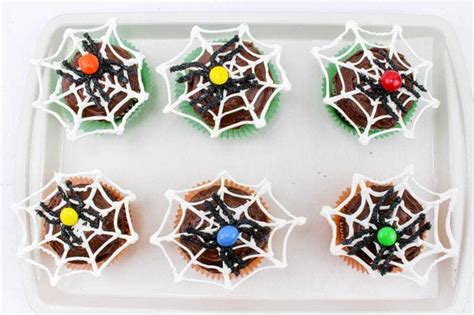 Halloween Spider Web Cupcakes With Chocolate Spiders