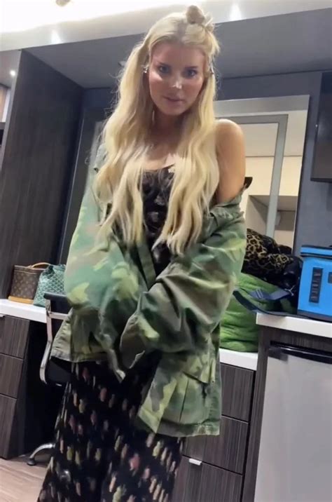 Jessica Simpson Proudly Shows Off Botched Plastic Surgery Face In ‘alls Fair Behind The Scenes