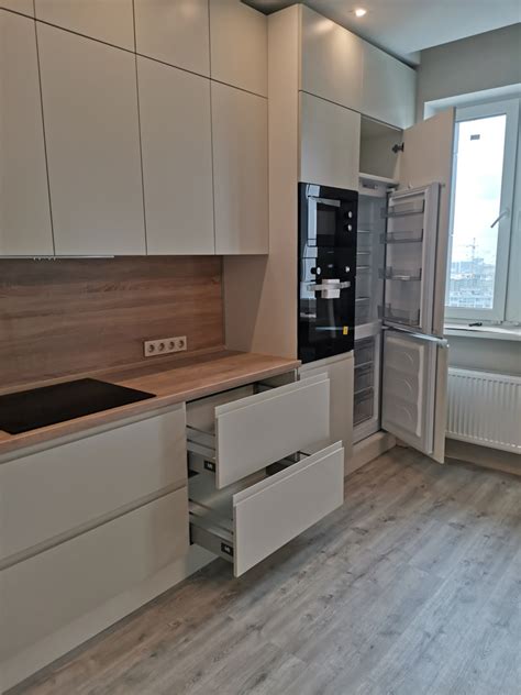 Дизайн угловой кухни с пеналом 91 фото