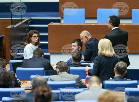 Депутатите дебатират на какви критерии да отговарят бъдещите членове на КПКОНПИ Утро