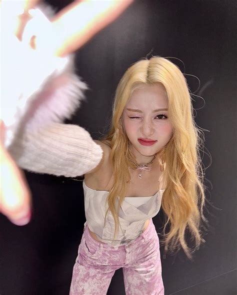 윤진 Yunjin ♡︎ Ünlüler Kızlar Koreli Kadın Oyuncular