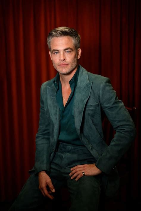 It Makes No Damn Sense Compels Me Though Chris Pine Actors Steve