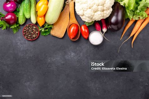 신선한 농부 정원 야채와 돌 배경에 주방 용품 수확 시간 맨 위 보기 개념에 대한 스톡 사진 및 기타 이미지 개념 건강한 식생활 고추류 Istock