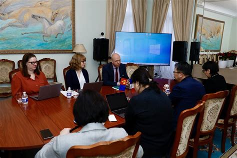 Сургуулийн өмнөх болон бага боловсролын хөтөлбөрийг шинэчлэхэд Кембрижийн зөвлөх багтай хамтарна