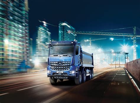 새 모델 메르세데스 벤츠 아록스 덤프 4453k 8×4 엔진 출력 높아지고 허브 리덕션 시스템 갖춰 험로 주행능력 높인