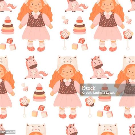 아이들 장난감 원활한 패턴 빨간 머리에 곱슬곱슬한 귀여운 인형 소녀 유니콘 딸랑이 젖꼭지 큐브 피라미드가 하얀 배경에 있다 만화 스타일의 벡터 그림입니다 키즈 컬렉션 곱슬