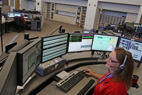 Is A 911 Operator A Good Job Salary Training Pros And Cons The