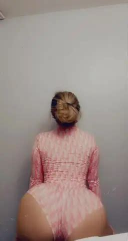 Snow Bunny Twerk Scrolller