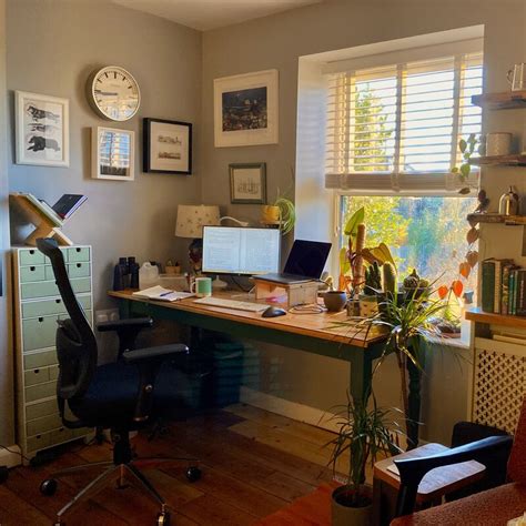 Wannabeapaperbackwriter Tom Rowson