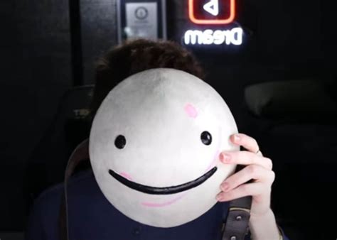 Youtuber Dream Surprises His Fans With A Face Reveal