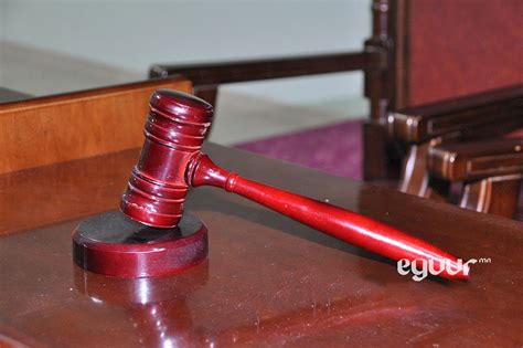 Бусдын эд хөрөнгийг авахаар заналхийлсэн хэргийг шүүхэд шилжүүллээ