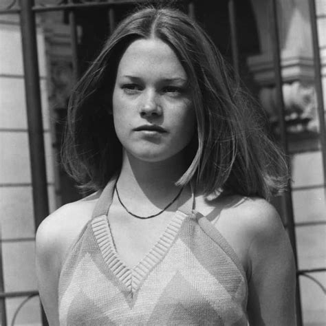 14 Pictures Of Young Melanie Griffith