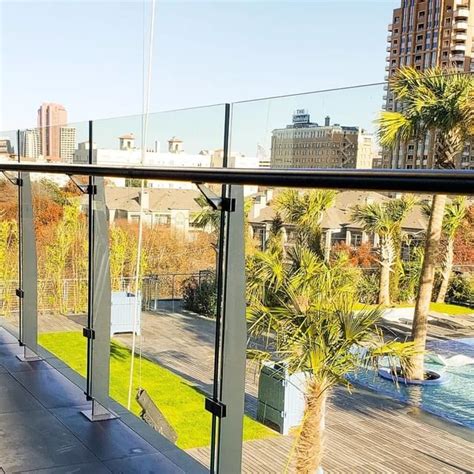6 Commercial Deck Railing Systems For Safety And Aesthetics