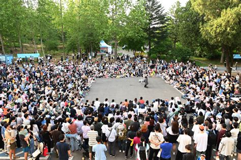 숲속의 파티 찰칵 달빛 무대 휘영청 「오월 네컷」