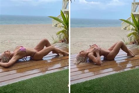 Musa De ‘baywatch Vence Temporal Com Ensaio Sexy De Biquíni Em Frente