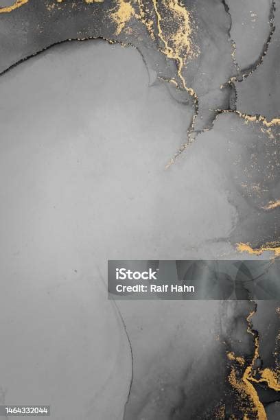 종이에 그려진 대리석 액체 잉크 아트 그림의 어두운 금 추상적인 배경 고품질 종이 질감에 원본 작품 수채화 알코올 잉크 페인트의 이미지 0명에 대한 스톡 사진 및 기타