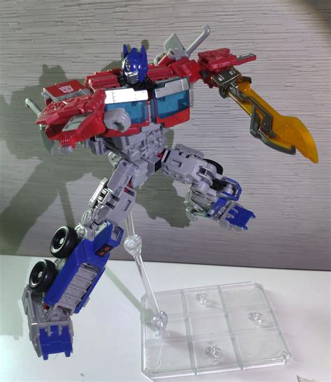 Rotb Prime Is As Posable As Id Hoped R Transformers