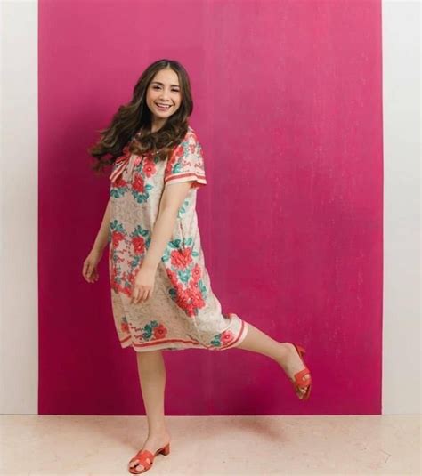 Pin oleh Ana Risdiana09 di Ns | Wanita berlekuk, Artis, Wanita