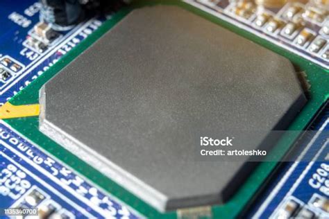 마더보드의 전자 프로세서 칩 첨단 기술과 수리 마이크로칩의 개념 Cpu에 대한 스톡 사진 및 기타 이미지 Cpu 과학 데스크탑 컴퓨터 Istock