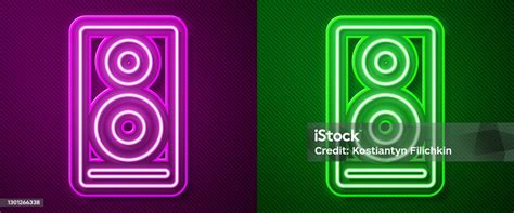 보라색과 녹색 배경에 격리 빛나는 네온 라인 스테레오 스피커 아이콘 사운드 시스템 스피커 음악 아이콘입니다 음악 기둥 스피커베이스 장비 벡터 개념에 대한 스톡 벡터 아트 및