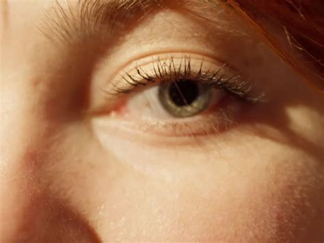 ویدیو فوتیج تابش نور آفتاب در چشم برای ادیت کلیپ